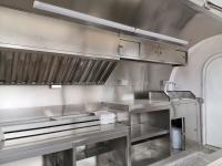 China Fast Food Making Bakery Electric Food Truck Machinery Function Display Goods for sale