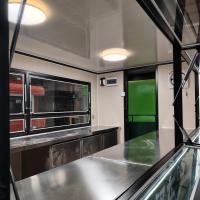 China 1000kg Capacity Battery Pack Powered Complete Kitchen Equipment for Mobile Catering for sale
