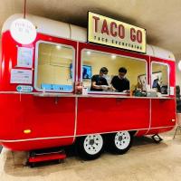 China Hotdog Cart Ice Cream Beer Bar and Soft Drinks Mobile  Food Truck 600KG to 1400KG for sale