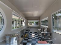 China Vacuum Tyre Mobile Food Carts with Grilled Sausage Machine and Stainless Steel Design for sale