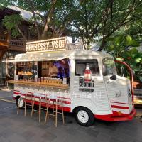 China Electric Food Truck for Coffee Milk Tea Ice Cream and Snacks 600KG-1400KG Load Capacity for sale