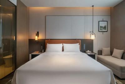 China Luxury Hotel Guest Room Furniture Reinforced Frames Custom Hotel Furniture Modern for sale