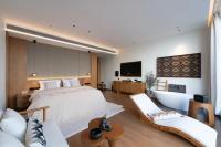 China Japanese Minimalist Hotel Style Bedroom Furniture Modern Hotel Room Set Custom Dimensions for sale