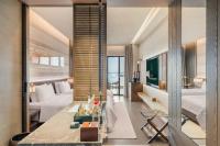 China Modern Hotel Guest Room Furniture Natural Wood Hotel Bedroom Set Custom Sizes for sale