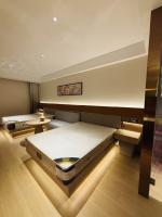 China Beige Wood Hotel Furniture Set Contemporary Hotel Bedroom Furniture Set Minimalist for sale