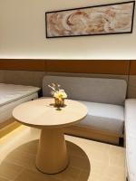 China Beige Wood Hotel Furniture Set Contemporary Hotel Bedroom Furniture Set Minimalist for sale