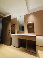 China Beige Wood Hotel Furniture Set Contemporary Hotel Bedroom Furniture Set Minimalist for sale