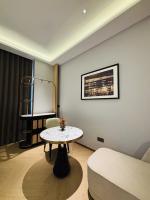 China Beige Wood Hotel Furniture Set Contemporary Hotel Bedroom Furniture Set Minimalist for sale
