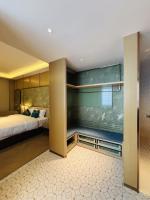 China Upholstered Hotel Guest Room Furniture Custom Hotel Suite Furniture Emerald Green for sale
