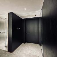 China Black Contemporary Hotel Furniture Custom Wooden Hotel Furniture Dark Tone for sale
