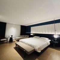 China Black Contemporary Hotel Furniture Custom Wooden Hotel Furniture Dark Tone for sale