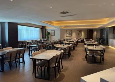 China Minimalist Hotel Restaurant Furniture Coordinated Modern Dining Table Set Custom Colors for sale