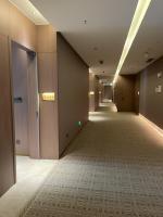 China Contemporary Hotel Fixed Furniture Knock Down / Assembled Solid Wood Interior Doors Custom Sizes for sale