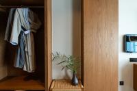 China Modern Resort Bedroom Furniture Natural Resort Guest Room Furniture for sale