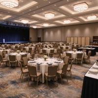 China Flexible Configurations Hotel Banquet Furniture Durable Commercial Restaurant Tables And Chairs Custom Finishes for sale