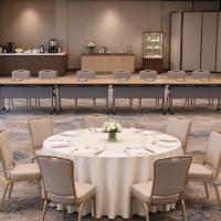 China Flexible Configurations Hotel Banquet Furniture Durable Commercial Restaurant Tables And Chairs Custom Finishes for sale
