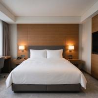 China Custom Dimensions Hotel Casegoods Business Modern Hotel Bedroom Furniture Wood Finishes for sale