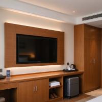 China Custom Dimensions Hotel Casegoods Business Modern Hotel Bedroom Furniture Wood Finishes for sale
