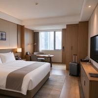 China Custom Dimensions Hotel Casegoods Business Modern Hotel Bedroom Furniture Wood Finishes for sale