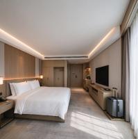 China Functional Contemporary Hotel Furniture With Custom Beds, Bedside Tables, TV Cabinets, Wardrobes for sale