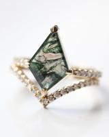 China Moss Agate Modern Prism Shape Engagement Ring Set For Women In Gold for sale