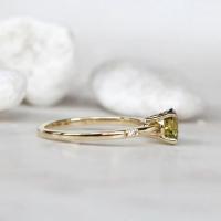 China Halo Jewelry Round Cut Wedding Rings Lab Created Green Emerald Engagement Ring for sale