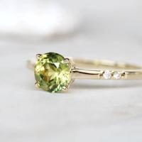 China Halo Jewelry Round Cut Wedding Rings Lab Created Green Emerald Engagement Ring for sale