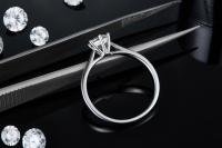 China Minimalist Wedding Jewelry 9K Silver Ring Round Cut White Moissanite CZ for sale