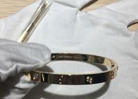 China 6.1mm Width 18K Solid Gold Jewellery Bangle 0.42carat With 4 Diamond for sale