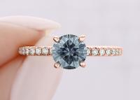 China 9K Gold Material Lab Grown Moissanite Ring Silver Grey Color 1ct 5pcs Dimension for sale