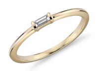 China 14K Yellow Gold Emerald Cut Solitaire Engagement Rings 0.11ct 2×4mm Stone Size for sale