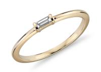 China Baguette Cut 9K Gold Ring 2.0×4.0MM 0.11ct Weight Prong Setting Type for sale