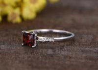 China Princess Cut Garnet Diamond Engagement Ring Prong Setting Type for sale