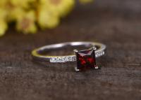 China Princess Cut Garnet Diamond Engagement Ring Prong Setting Type for sale