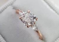 China Claw setting Cushion Cut Diamond Ring with 8×8mm 3 Stone OEM for sale