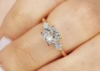 China Claw setting Cushion Cut Diamond Ring with 8×8mm 3 Stone OEM for sale