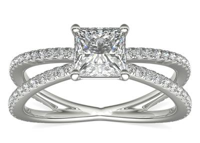 China 0.1ct RD3.0MM Promise Engagement And Wedding Ring Set 3.21g Weight for sale