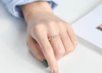 China 0.54ct Gold Star Diamond Ring , 1.3mm 18k Gold Engagement Ring For Women Girl for sale