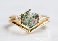 China Hexagon Cut Green Moss Agate Engagement Ring 14k Gold Material 6.5mm Size for sale