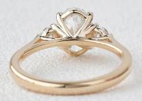 China 10K Gold Lab Grown Moissanite Ring White Oval Cut 2.1ct Weight 7×9mm shape for sale