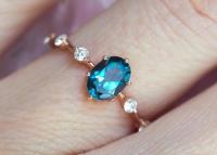 China 1.56ct London Blue Topaz Ring , Oval Shape Diamond Ring Round Cut OEM for sale