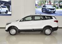 China Compact Sport Vehicle 1.5L Gasoline SUV Large Space 7 Seat SUV Baic Ruixiang X3 for sale