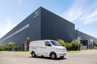 China New Gonow Electric Cargo Van City Express Electric Car Minivan for sale