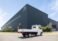 China Small 9.1m3 Electric Flat Bed Truck New Gonow Electric Flatbed Van for sale