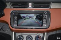 China Practical 7 Seater Petrol Cars Daily Use 7 Seats SUV 5 Gear Manual Shift for sale