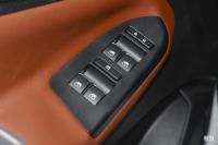 China Practical 7 Seater Petrol Cars Daily Use 7 Seats SUV 5 Gear Manual Shift for sale