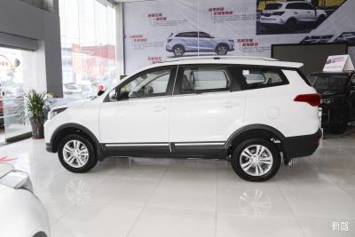 China Economical And Reliable Household Gasoline Vehicle With 7 Seats And Large Space for sale
