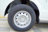 China Micro Middle Electric Cargo Van 5.0m3 5.7m3 Container 220KM Mileage for sale