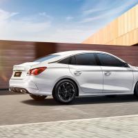 China E-mark Sedan MG5 Car 180km/h Speed 6L/100km Consumption Safe Airbags 2680mm Wheelbase for sale