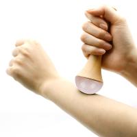 China Body Massager Wooden Handle Rose Quartz for Meridian Dredging and Gua Sha Relaxation Massage for sale